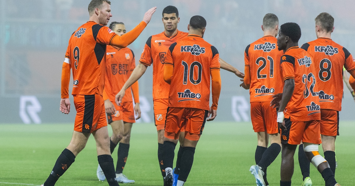 Zeges voor koploper FC Volendam en ADO Den Haag, nederlaag voor ...