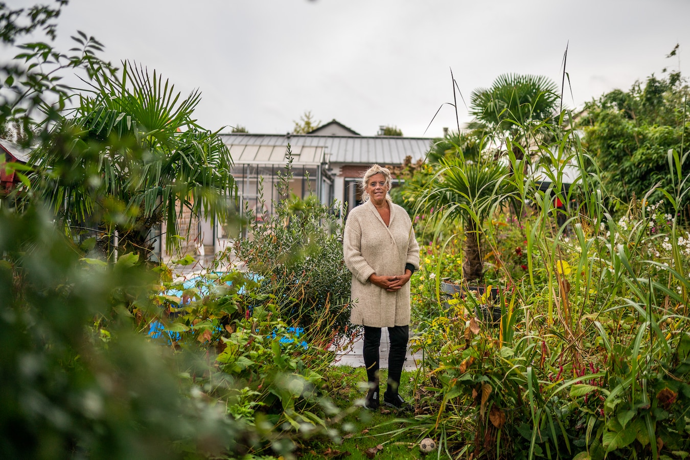 Marjo krabbelde na een heftig motorongeluk op dankzij haar tuin: ‘Kan ...