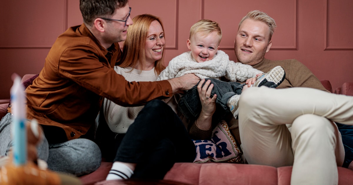 Jasper is getrouwd met een man, maar samen met een vriendin hebben ze ...