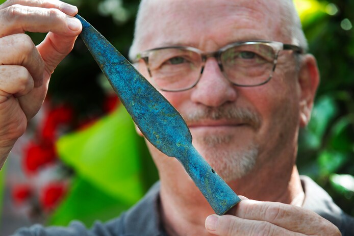 Gerard (62) vond een bronzen lanspunt van 3000 jaar oud: ‘Hoorde ineens ...