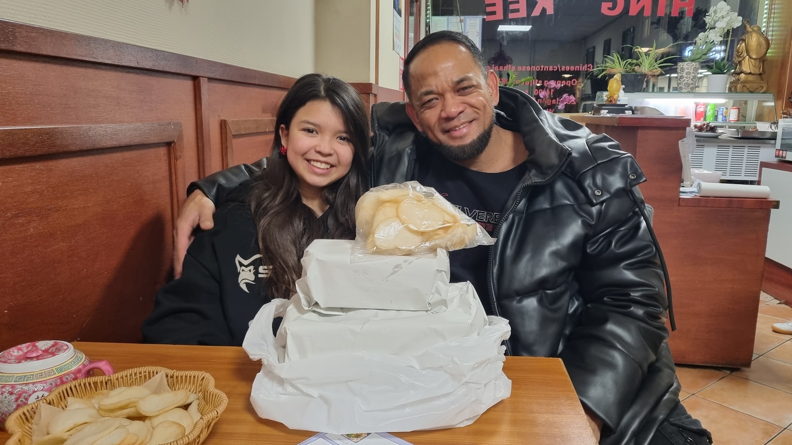 Zij eten met Kerst geen kalkoen, maar bami van de afhaalchinees ...