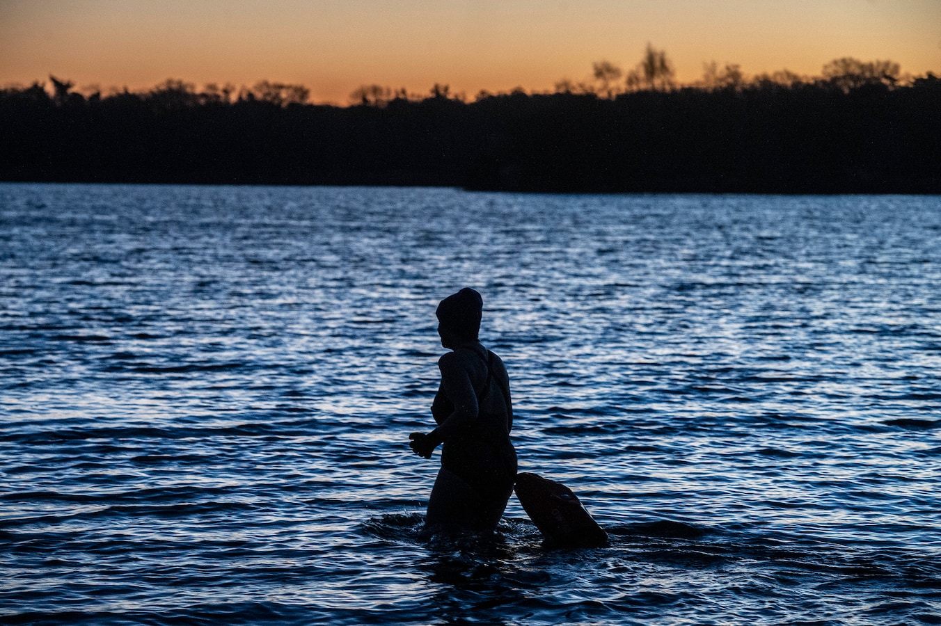 Dapper drietal trotseert ijskoude water van Galderse Meren: 'Ik zwem ...