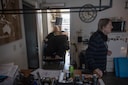 Alleen moeder (88) wil zoon Arco van 350 kilo nog uit bed halen: ‘Al ...