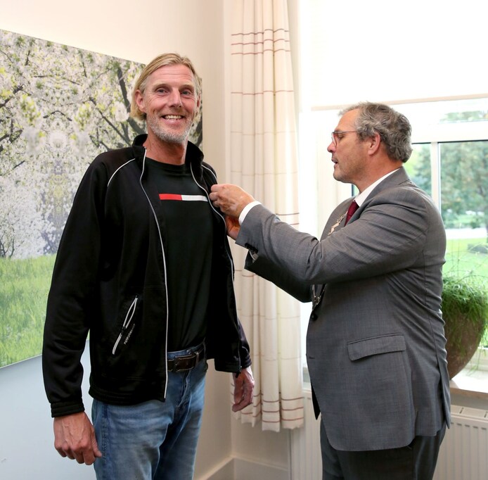 Neder-Betuwe Speld voor held Alex en K.O. voor Veenendaalse ...