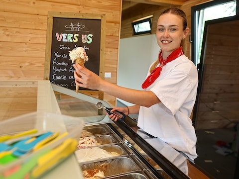 Droom van familie op de boerderij komt uit: Gera (22) opent ijssalon ...
