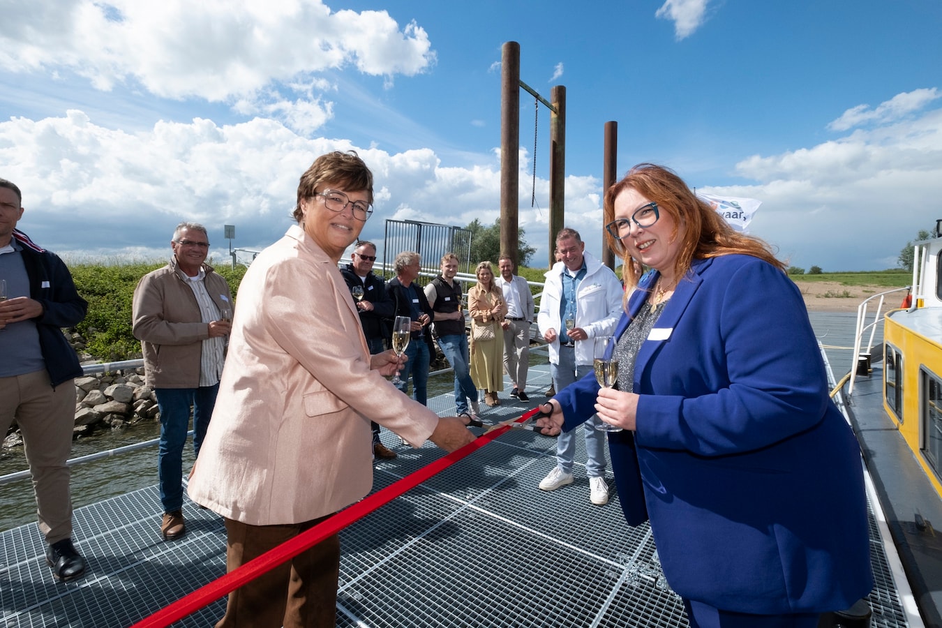 Nieuwe steiger in Dodewaard verbetert veerverbinding | Foto ...