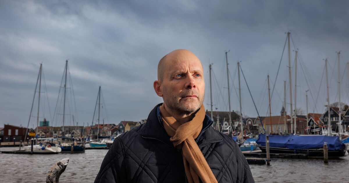 Nieuwe thriller van Hans Faber is te heftig voor Urk en ligt er daarom ...