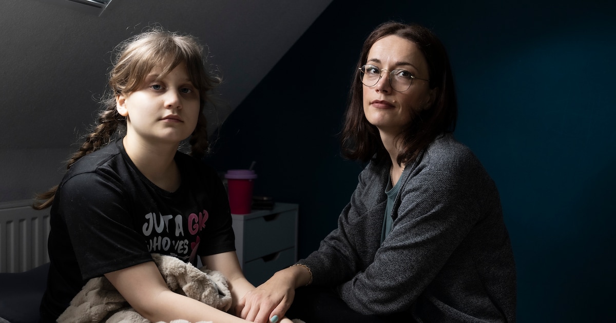 Vivienne (47) en Jenna (10) worden bespuugd om hun mondkapje, maar ...