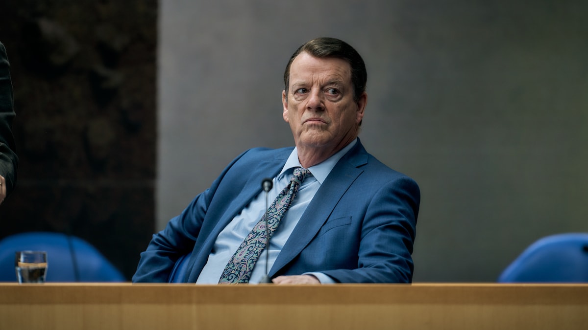 Kees Prins is opnieuw de grootste attractie in de spannende NPO-serie BuZa | Show | De ...