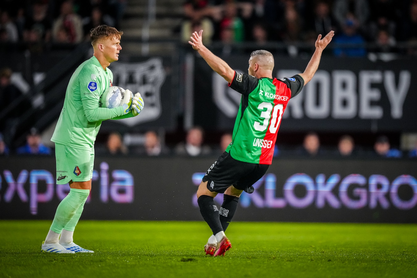 Telstar-doelman krijgt fluitende Goffert over zich heen, maar wat ...