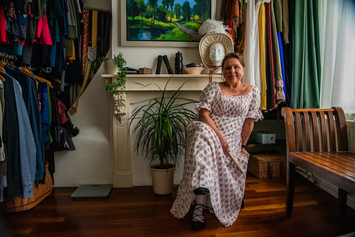 Doordeweeks is Karen (62) copywriter, in het weekend verkleedt ze zich ...
