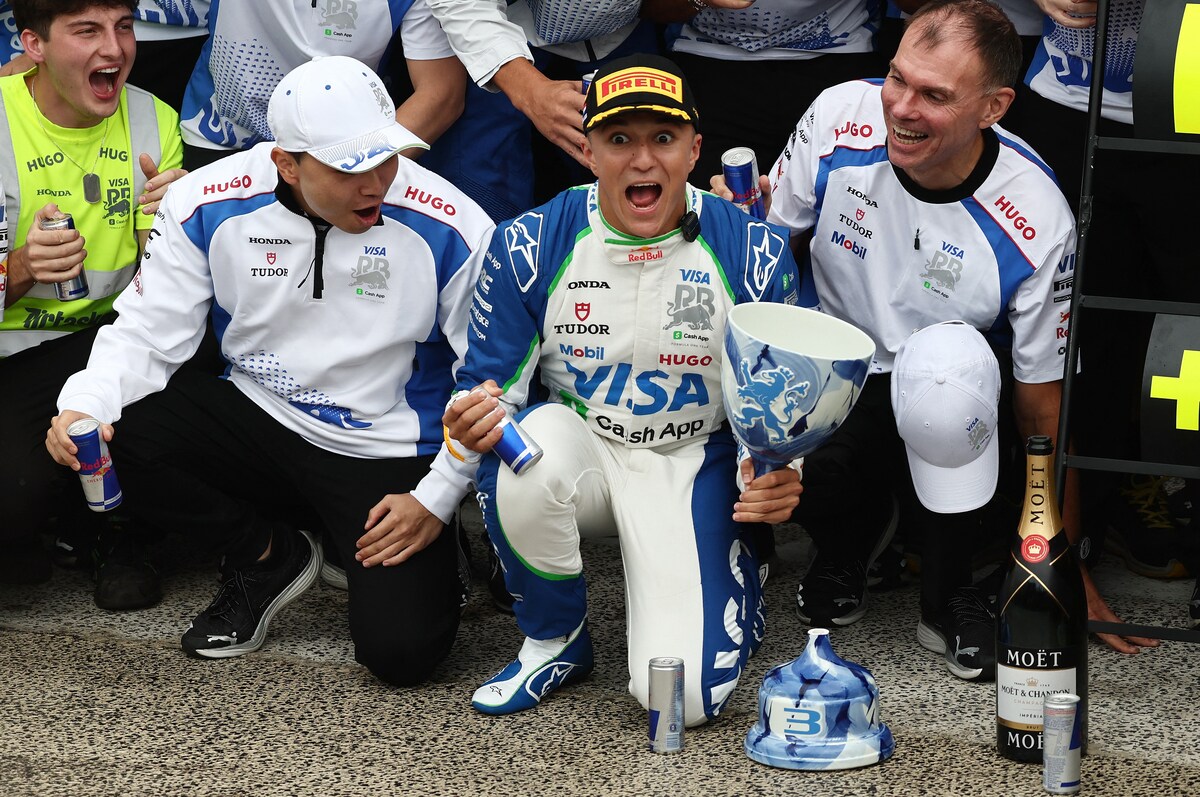 Isack Hadjar breekt trofee na eerste podium: ‘Was al blij geweest met P4’ | Meer sport | De ...