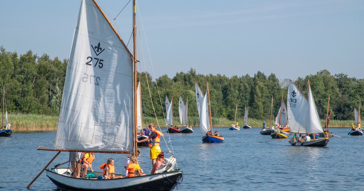 Waterscout die douchefoto’s maakte van kampgenoten krijgt speciale ...