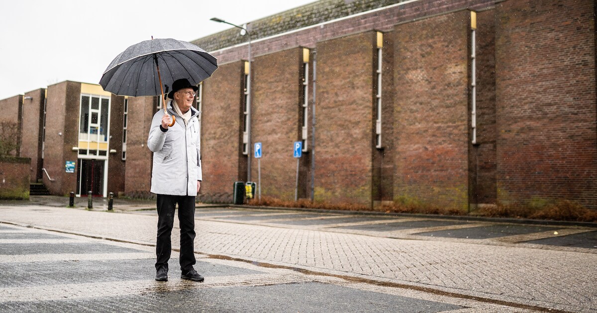 Waarom ‘bunkerachtige’ sporthal in Dieren moet worden verbouwd tot ...