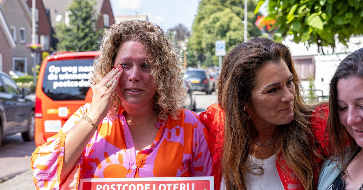 Na telefoontje van z’n ouders laat Nik meteen z’n schoffel vallen ...