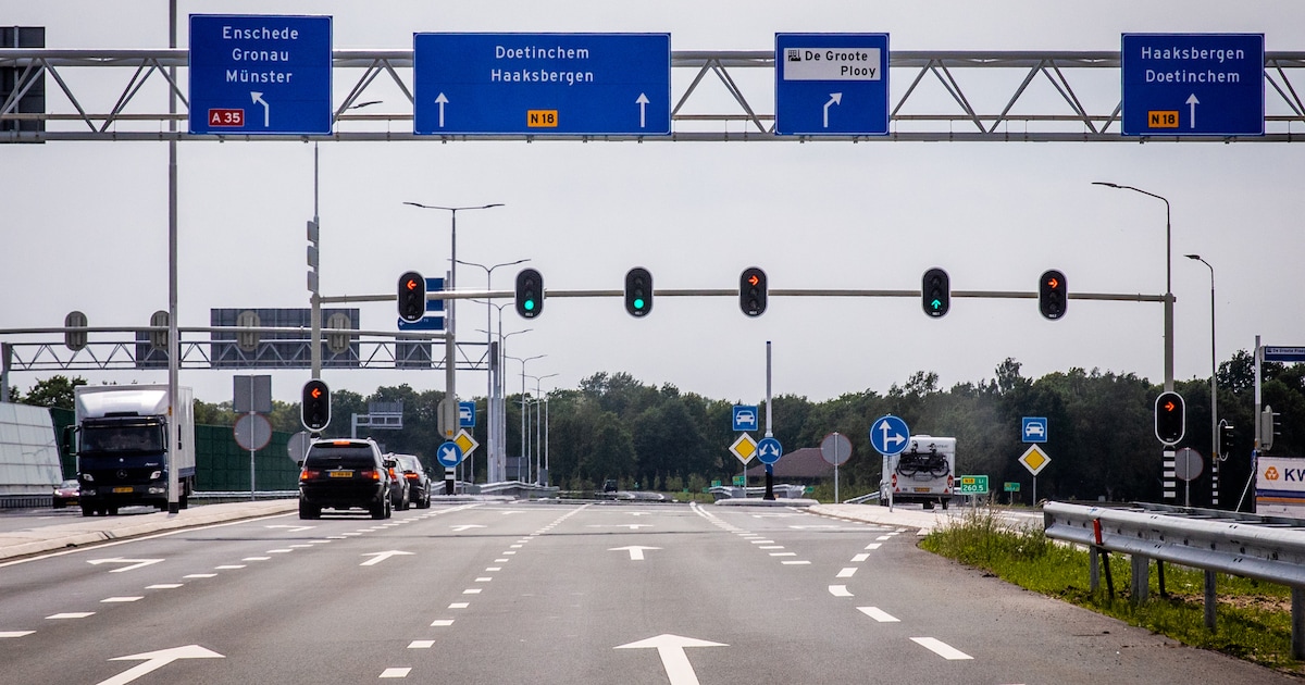 Tonnen vervuilend bodemas onder asfalt nieuwe N18 tussen Groenlo en ...