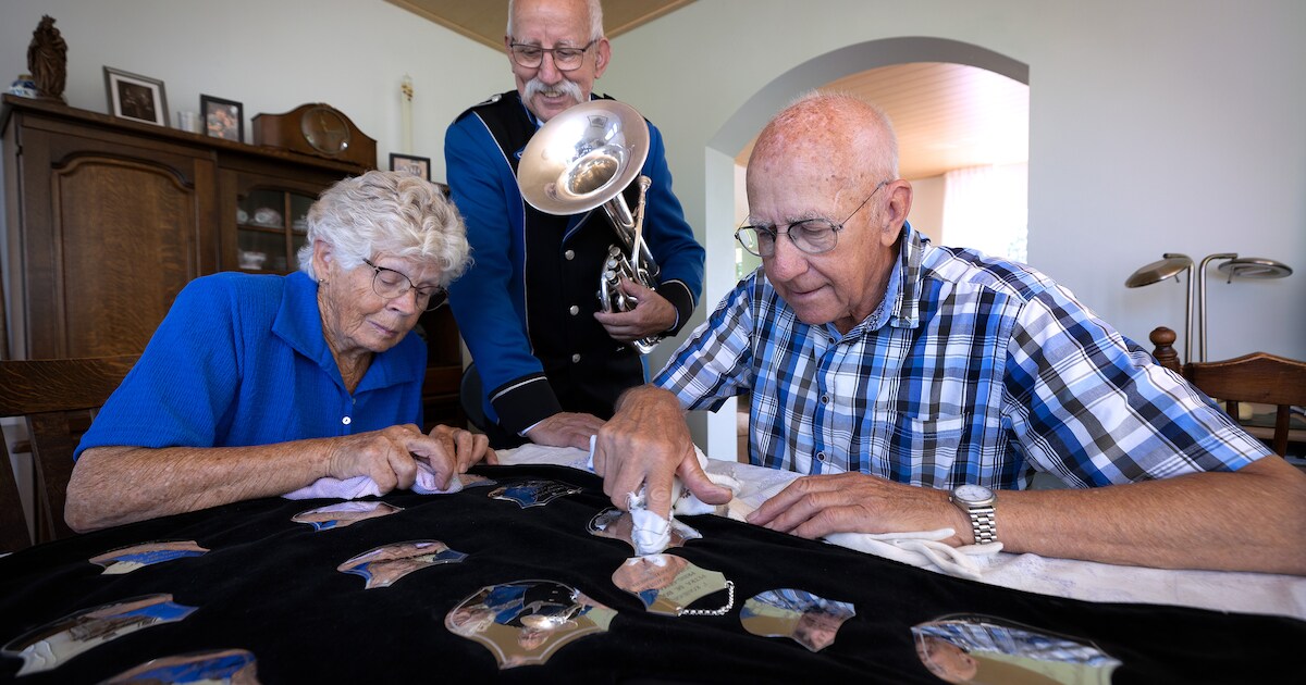 Aerdts zilverwerk is al 50 jaar in goede handen bij ‘poetsstel’ Bertus ...