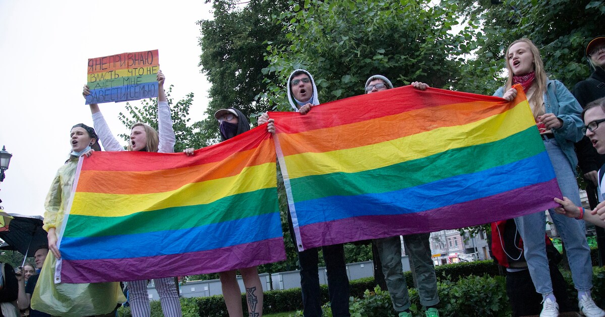 Homoseksualiteit officieel taboe in Rusland: boetes tot 80.000 euro ...