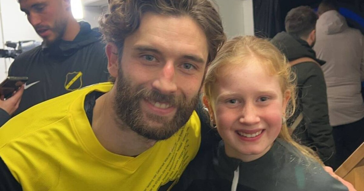 ‘Spelersmakelaar’ belooft Jeanna (10) gratis NAC-tickets, maar dan ...