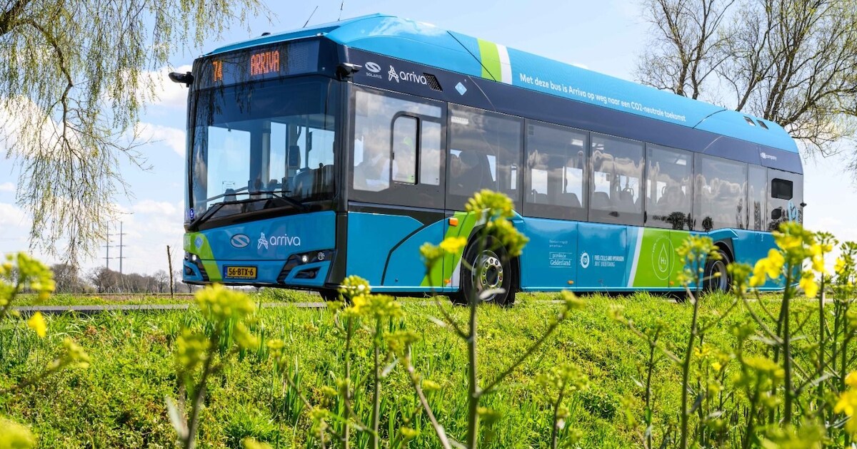 Na verwoestende brand en anderhalf jaar onderzoek rijdt waterstofbus ...