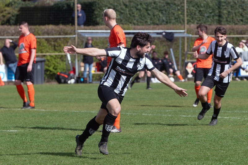 Ketchupfles gaat open, maar toch verliest De Hoven: ‘Het zit ons gewoon ...