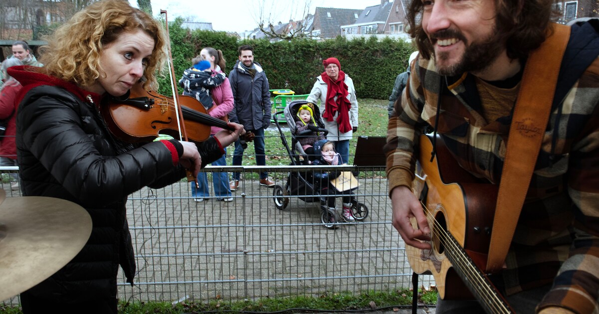 Muziek en gemoedelijkheid in de geitenwei tijdens benefietconcert voor ...