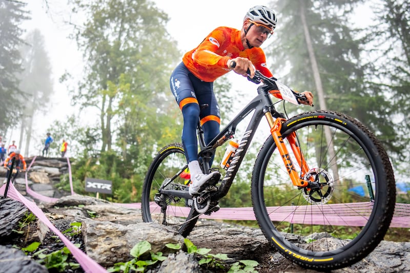 Offday voor Mathieu van der Poel: Nederlander komt er totaal niet aan te pas op WK mountainbike ...