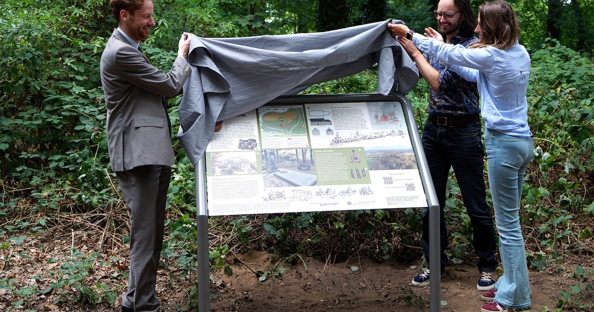 Burgemeester onthult informatiepaneel bij rijksmonumenten op Westberg ...