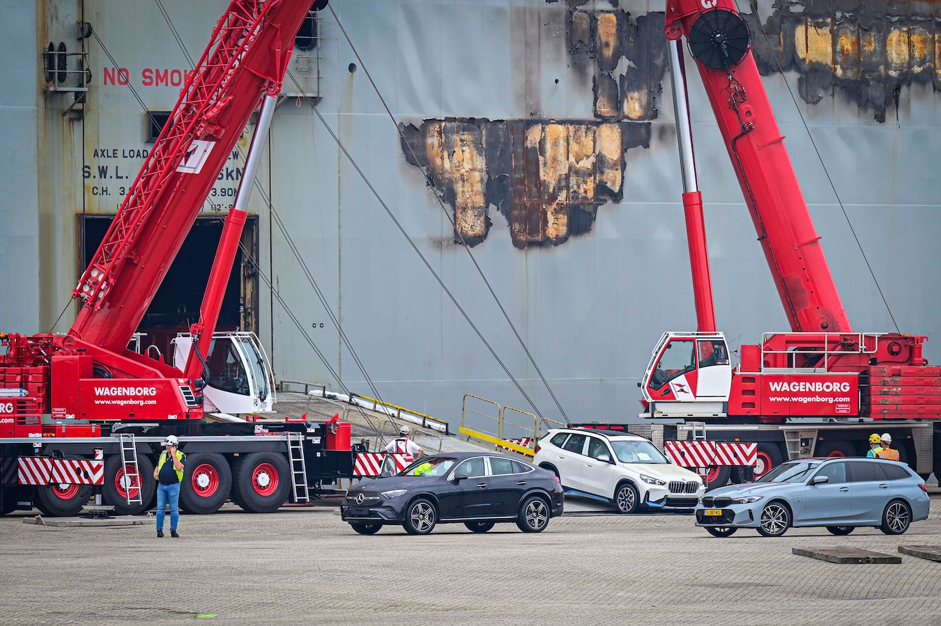 Heibel om 260 BMW’s die uit brandend schip kwamen: ondernemers willen ...