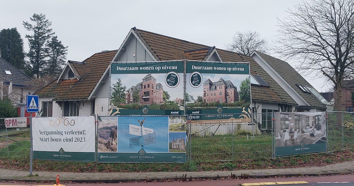 Op de plek van deze bouwval kunnen na jaren dimdammen negen luxe ...