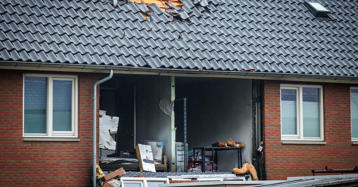 Explosie blaast gevel van huis: politie vindt spullen die duiden op drugslab en zoekt bewoner ...