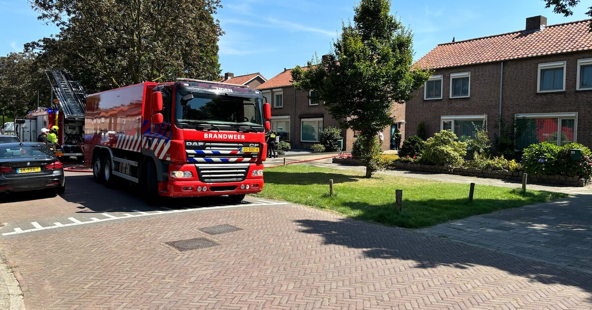 Dak van aanbouw woning Volkel in brand tijdens werkzaamheden ...