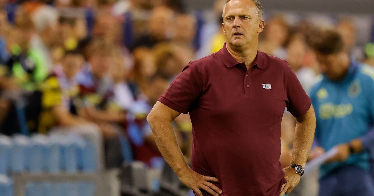 Van den Brom ziet ook ‘donkere zijde’ van Vitesse: ‘Eerste helft zwaar ...