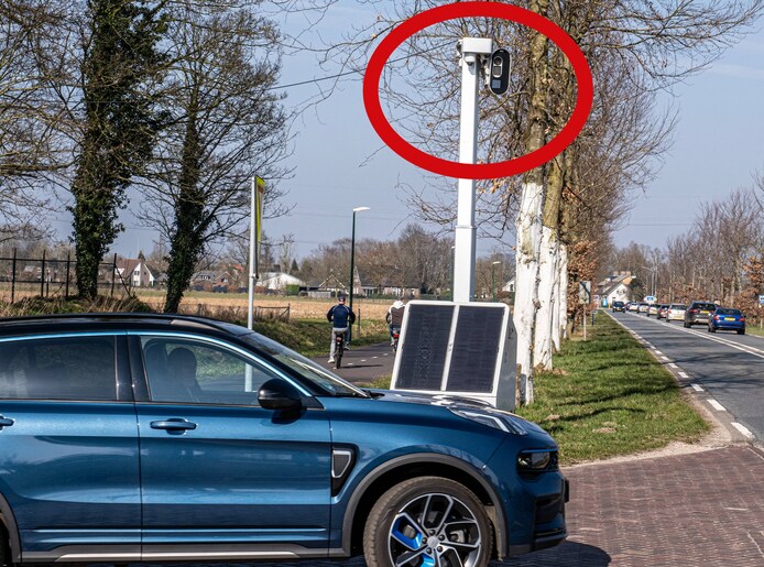 Deze flitspaal tussen twee dorpen zorgt voor boze blikken, en niet om ...