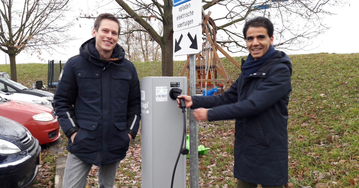 Ja hoor, er zit stroom op de oplaadpaal in Erlecom | Berg en Dal ...