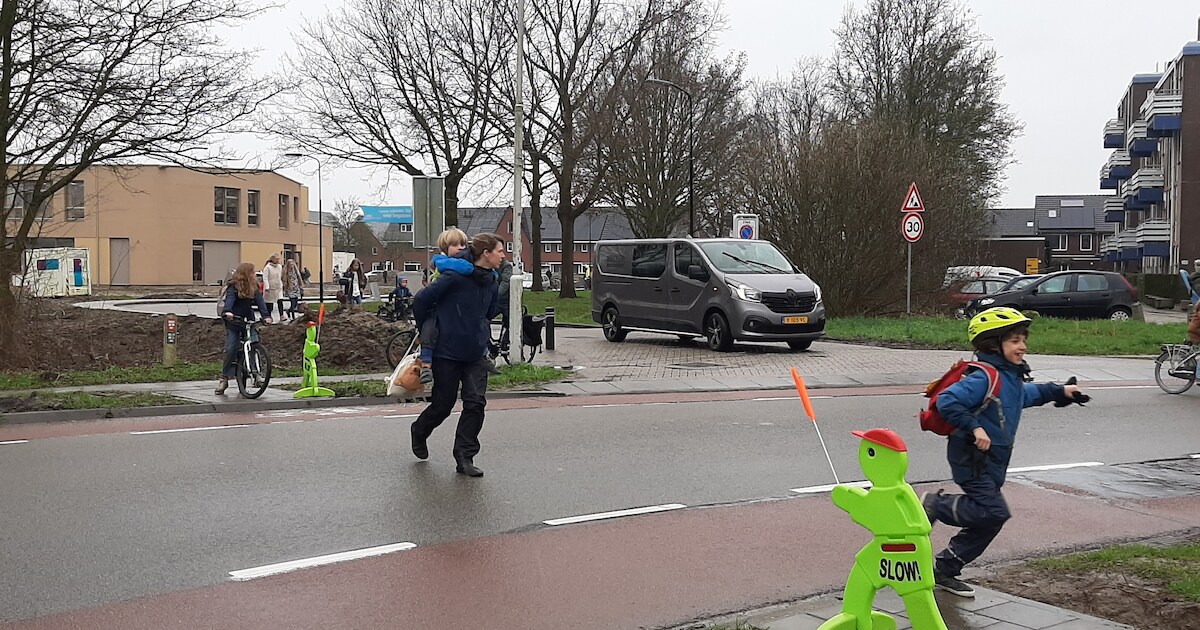 Verkeersregelaars zorgen vanaf woensdag voor veilige oversteek voor ...