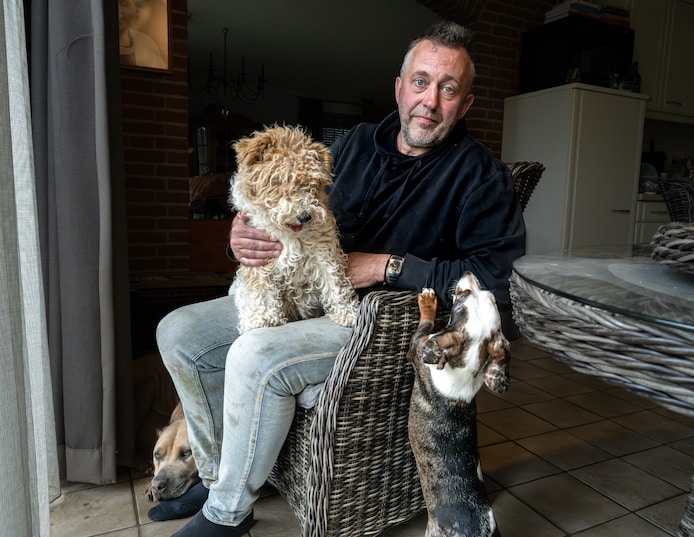 Bert Roelofs, dierenbeul of dierenvriend? ‘Ik lig onder een ...