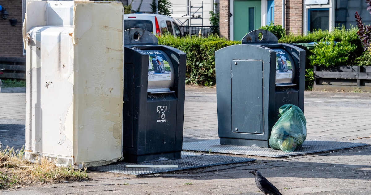 Stiekem rotzooi bij ondergrondse container dumpen? Tiel zet je volop in ...