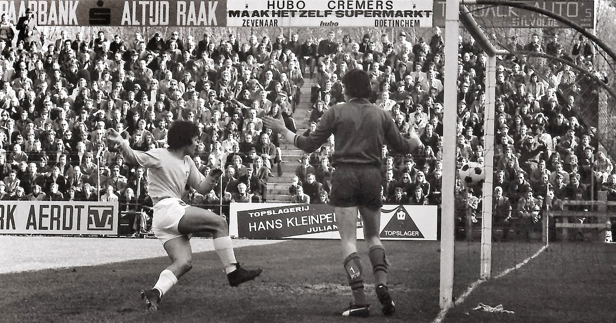 ‘Tot mijn grote verbazing zag ik dat de scheidsrechter het een doelpunt ...