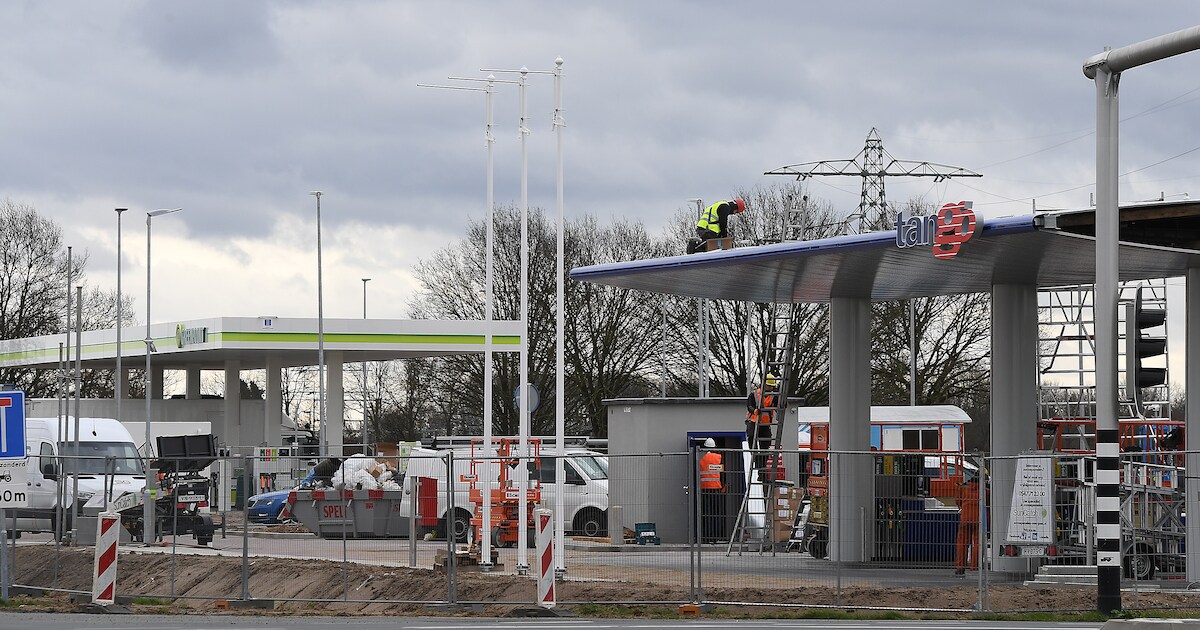 Een gek gezicht: zes tankstations op paar kilometer van elkaar in een ...