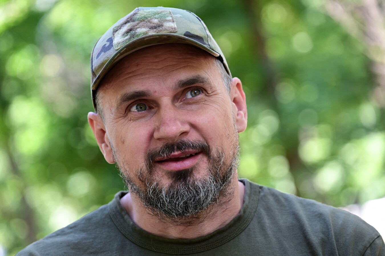 Oekraïense filmmaker Oleg Sentsov gewond geraakt in frontlinie | Foto ...