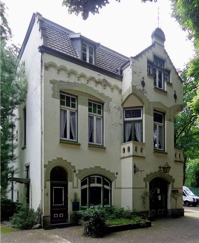 Roos kocht haar droomvilla, en verbouwt het huis met alleen ...