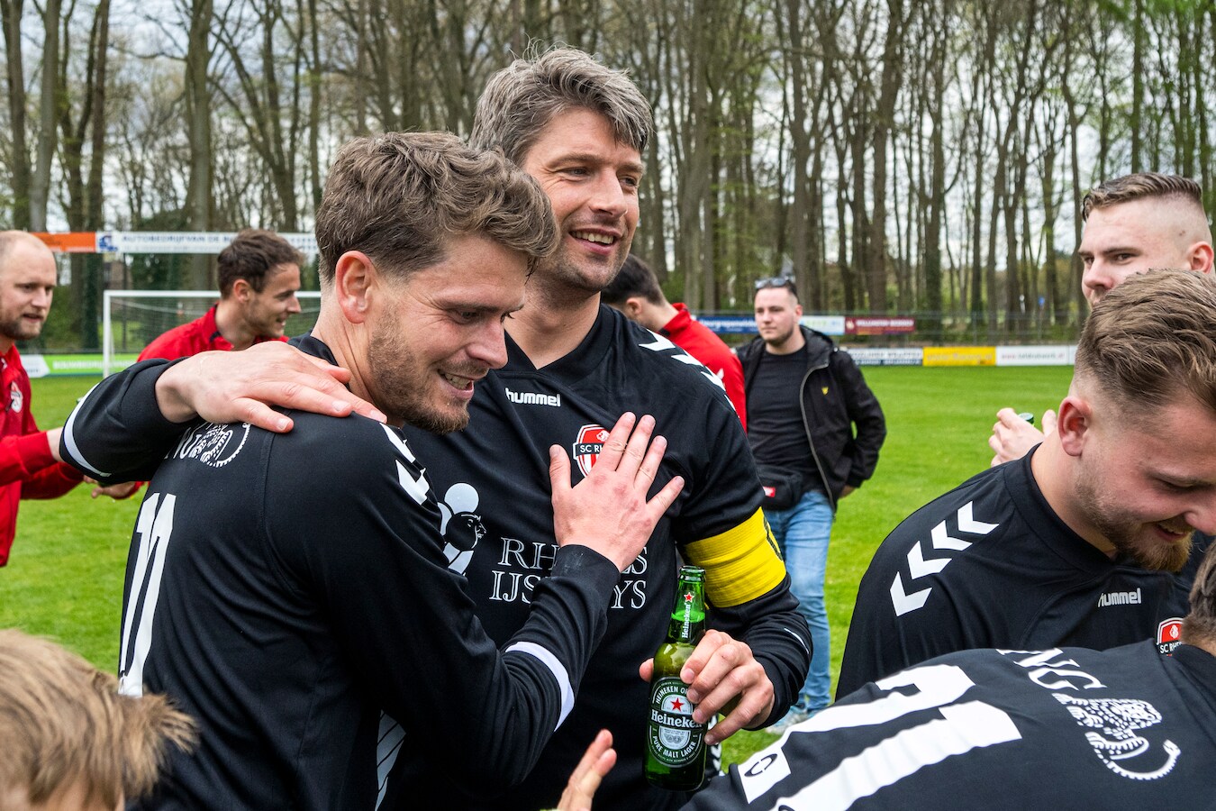 Kroon op het werk voor trainer John Farkas: SC Rheden pakt de titel en ...