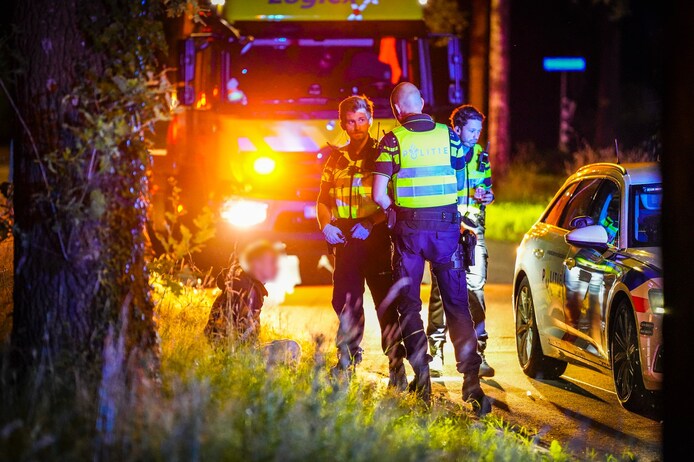 Wilde achtervolging: mogelijk gestolen auto ramt andere wagen, vier ...
