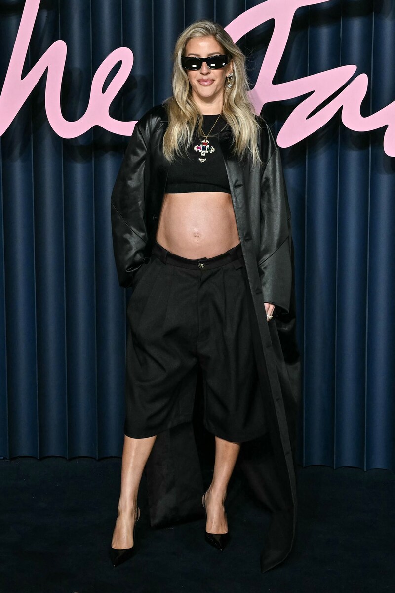 Ellie Goulding verschijnt op rode loper met blote zwangere buik ...