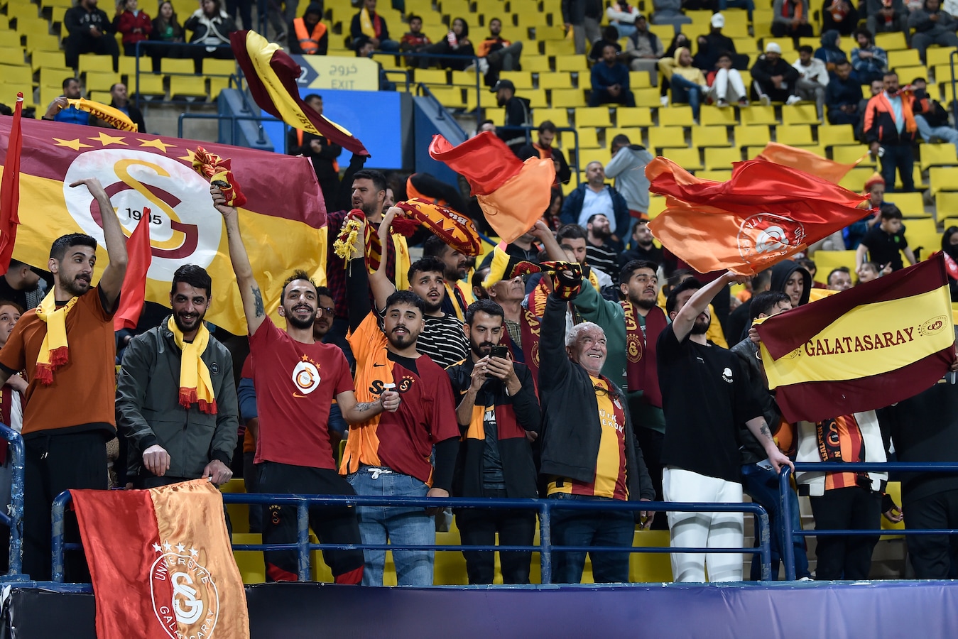 Saoedi-Arabië weigert Turks volkslied: Galatasaray en Fenerbahçe zien ...