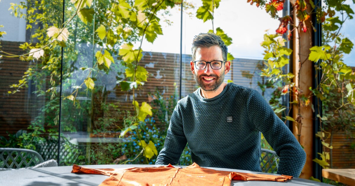 Steeds wanneer wielrenner Tom Leezer stapels nieuwe kleding uitpakte ...