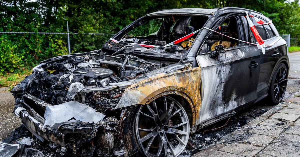Audi met cataloguswaarde van 1 ton gaat in vlammen op, brandstichting niet uitgesloten | 112 ...