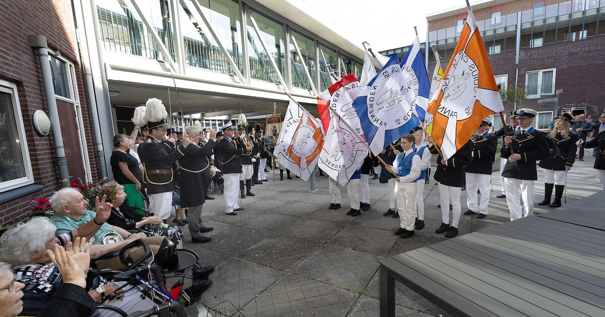 170 jaar oude schutterij heeft plotseling twee nieuwe tradities: ‘Een ...
