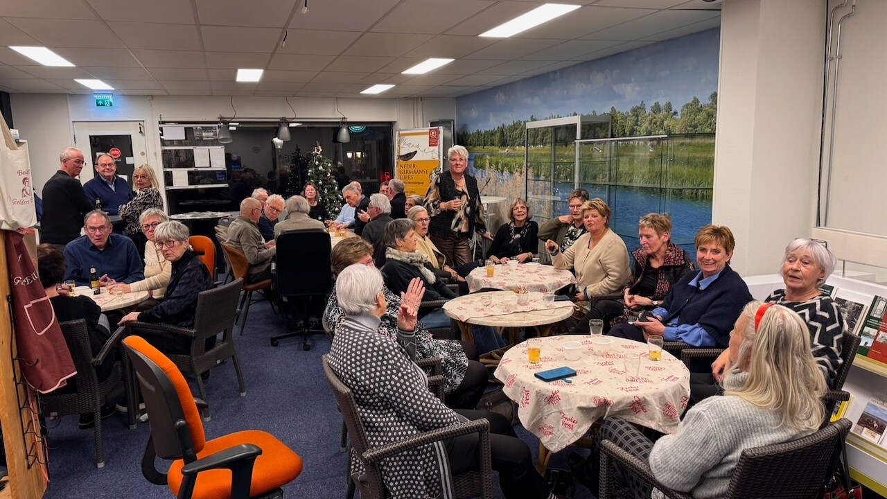 Sprinkhaan van het jaar Jan Berendsen 75 jaar lid van voetbalvereniging ...